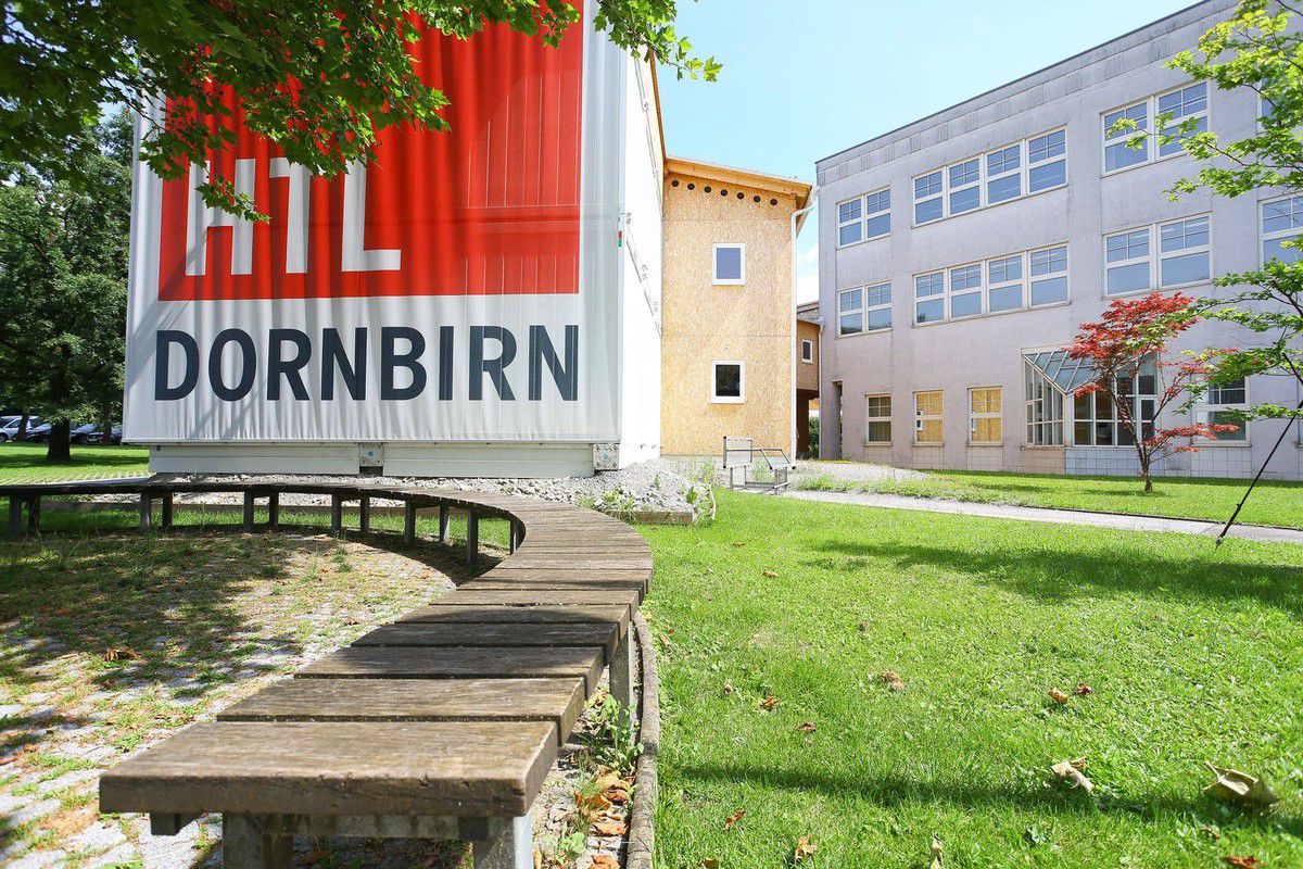 Polizei ermittelt: Nazi-Parolen in der HTL Dornbirn - Vorarlberger ...